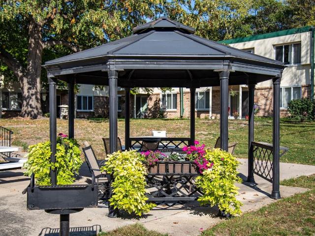 Parkview Apartments 1 Bedroom Apartment for Rent at 1955 W Old Shakopee Rd, Bloomington, MN 55431