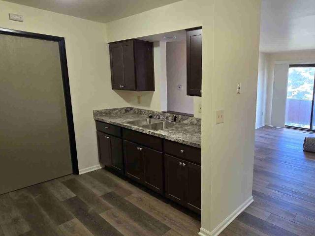 Parkview Apartments 2 Bedroom Apartment for Rent at 1440 S 116th St, West Allis, WI 53214