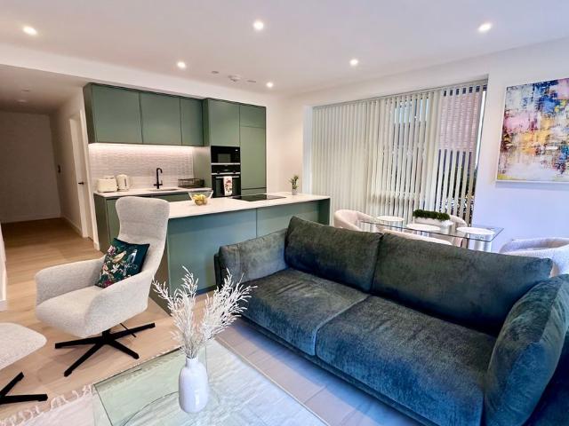 Parkview Avenue, London NW2, 2 bed flat to rent, £2,600 pcm | PrimeLocation