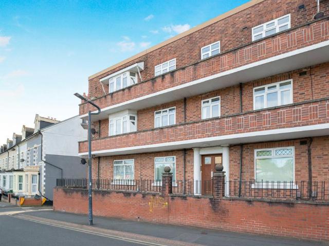 Parkview Court, Coldstream Terrace. 3 bed flat to rent £1,600 pcm £369 pw
