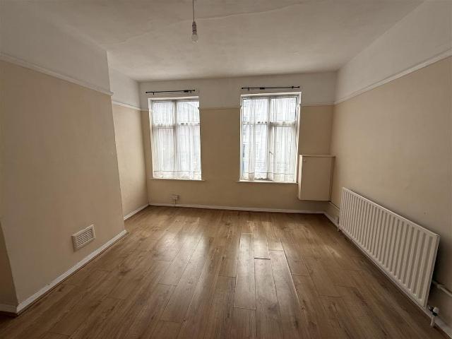 Parkview High Street, Yiewsley, West Drayton UB7, 2 bed flat to rent, £1,725 pcm | PrimeLocation