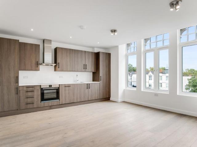 Parkview House, Green Lanes 2 bed flat to rent £2,548 pcm £588 pw