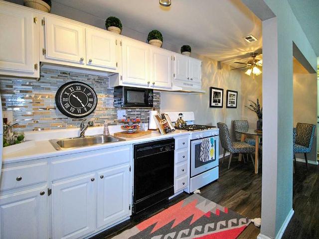 Parkview Ridge Apartments and Townhomes 2 Bedroom Apartment for Rent at 46280 Dequindre Rd, Utica, MI 48317 Utica