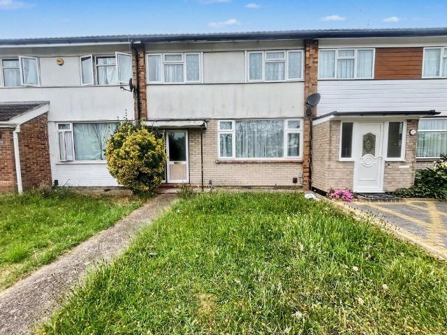 Parlaunt Road, Slough SL3 3 bed terraced house to rent £1,850 pcm £427 pw
