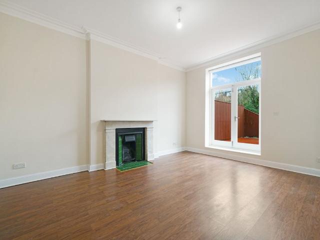 Parliament Hill, Hampstead NW3, 2 bed flat to rent, £3,250 pcm | PrimeLocation