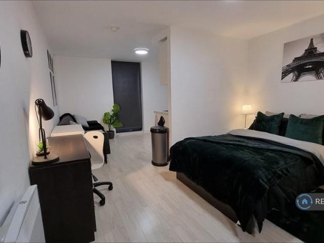 Parliament Place, Liverpool, L8 Studio to rent £1,000 pcm £231 pw
