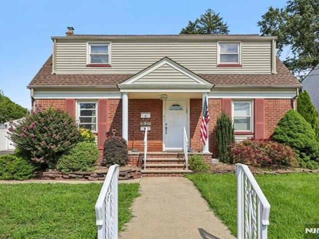 Parmelee Ave, Fair Lawn, Home For Sale