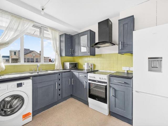 Parmoor Court, Gee Street. 1 bed flat to rent £2,300 pcm £531 pw