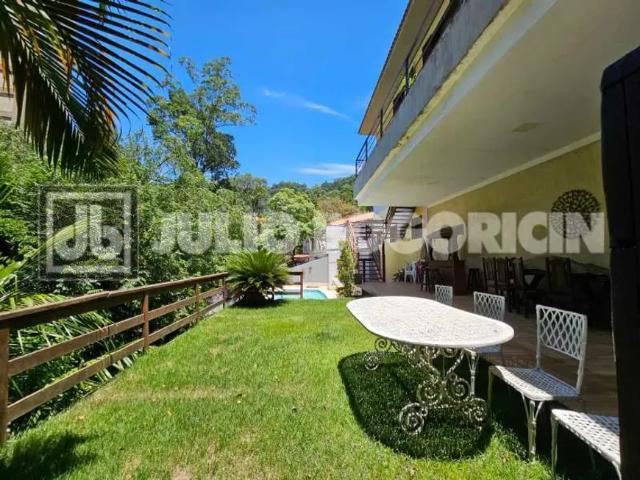 Parque Guinle! Maravilhosa casa duplex, cercada de muito verde, seis quartos, quatro suítes com clos