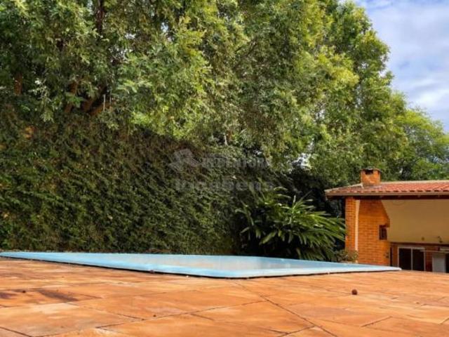Parque dos Pássaros 5 dormitórios, suite com hidro, piscina, churrasqueira, bom local
