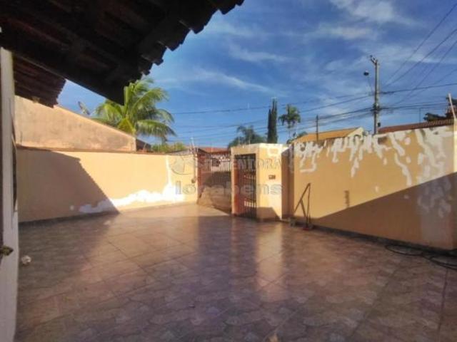Parque das Aroeiras Casa com 02 dormitórios sendo 01 tipo apartamento