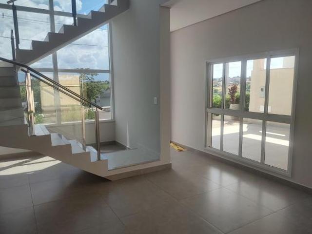 PARQUE TAUÁ ARAGUARI R$ 1.500.000 Casa á venda, 3 Quartos 1 Suíte, 206m²,2 Vagas, Parque Ta