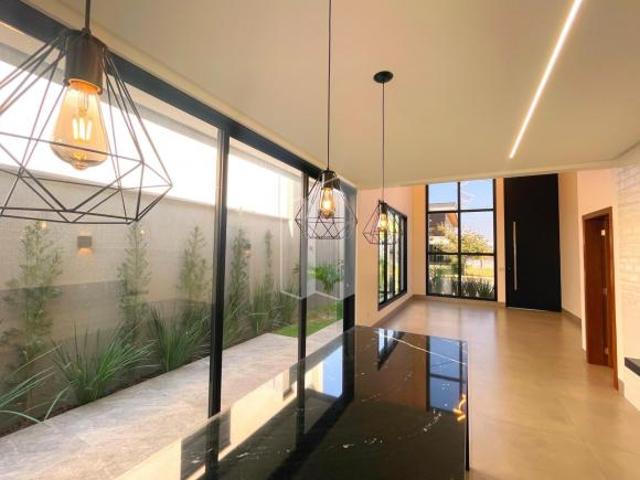 Parqville Jacarandá — Casa Moderna com 3 Suítes e Piscina Aquecida