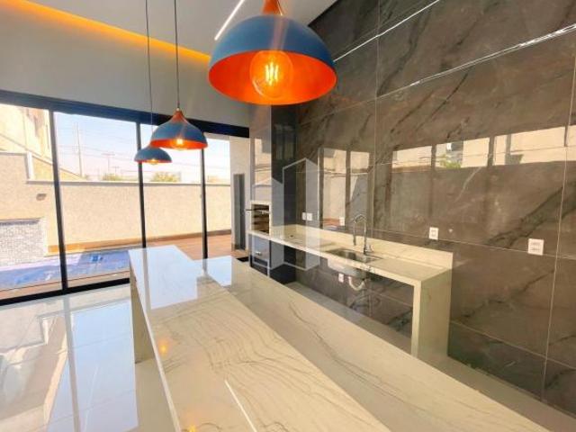 Parqville Jacarandá — Casa Moderna com 3 Suítes, Pé Direito Duplo e Piscina A.