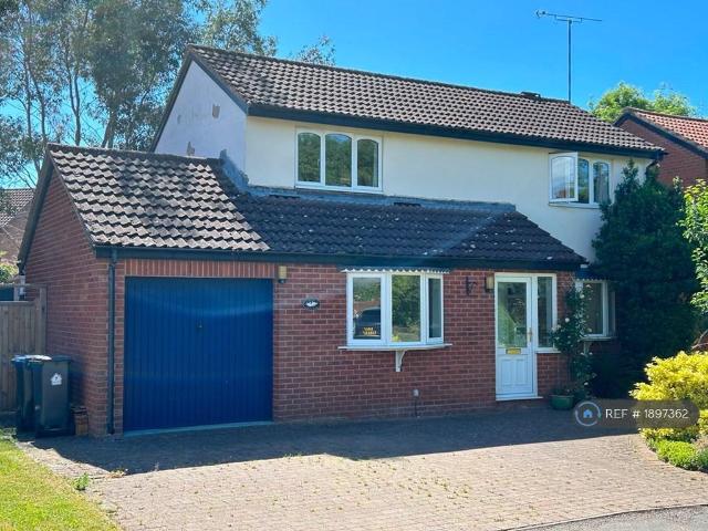 Parr Close, Warwick, CV34 3 bed detached house to rent £1,795 pcm £414 pw