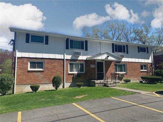 Parr Lake Dr Unit D, Newburgh, Condo For Sale