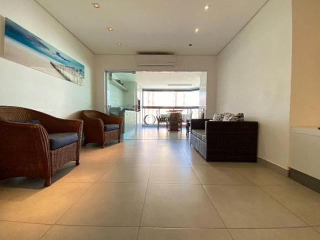 Parra quem procura descanso e lazer, esse apartamento na Riviera de