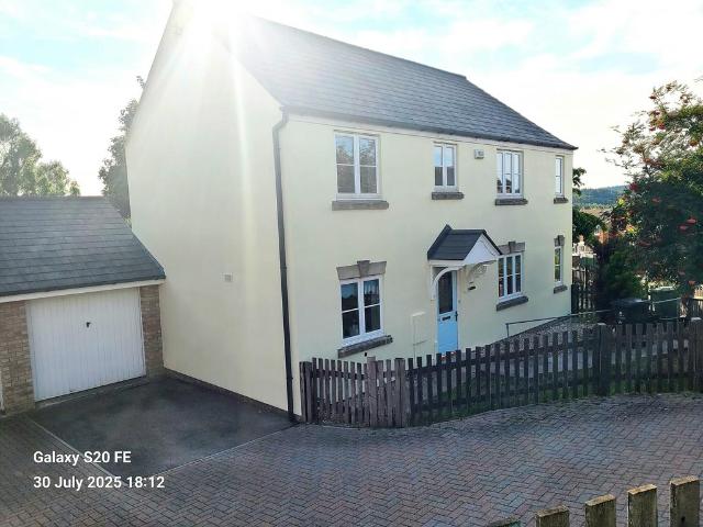 Parragate Road, Cinderford GL14 3 bed semi detached house to rent £1,275 pcm £294 pw