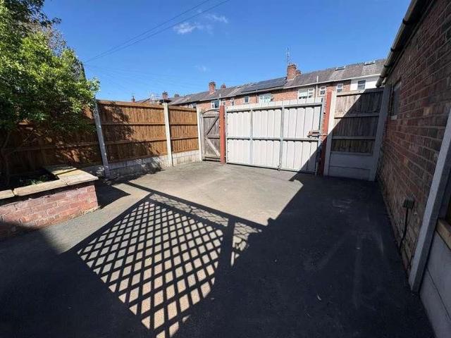 Parrin Lane, Manchester, M30