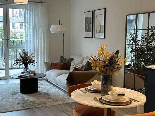 Parrs Way, Hammersmith, London W6, 1 bed flat to rent, £2,600 pcm | PrimeLocation