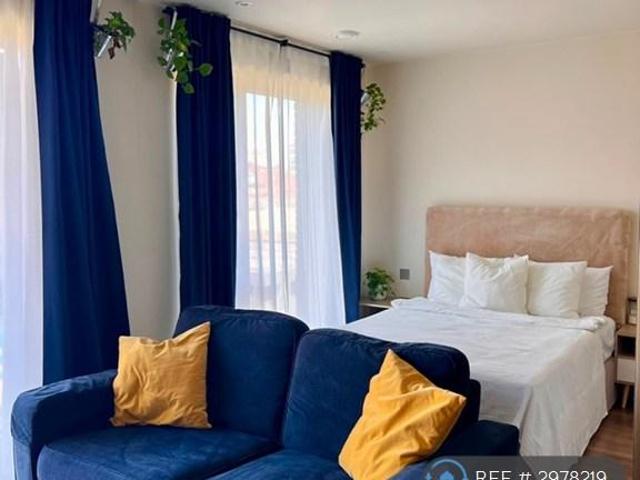 Parr's Way, London, W6 Studio to rent £2,400 pcm £554 pw