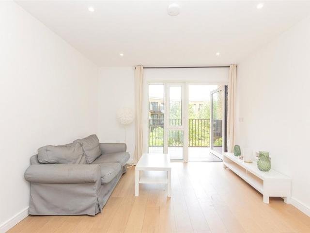 Parrs Way, London, W6 1 bed apartment to rent £2,900 pcm £669 pw