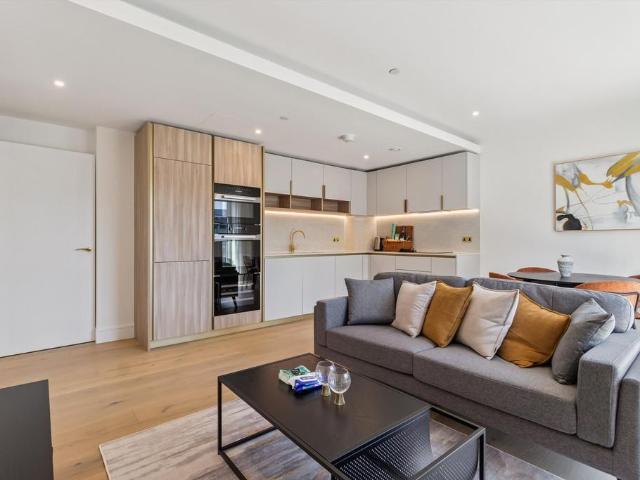 Parr's Way, London W6 2 bed flat to rent £4,250 pcm £981 pw