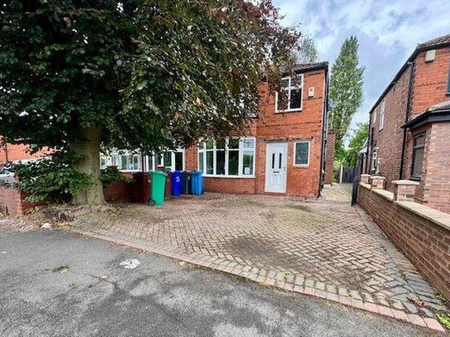 Parrs Wood Road, Manchester, 3 Bedroom Semi detached