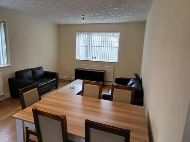 Parrs Wood Road, Manchester, M20 4NJ, United Kingdom | 5 bed duplex for rent #17340250 | Rentberry