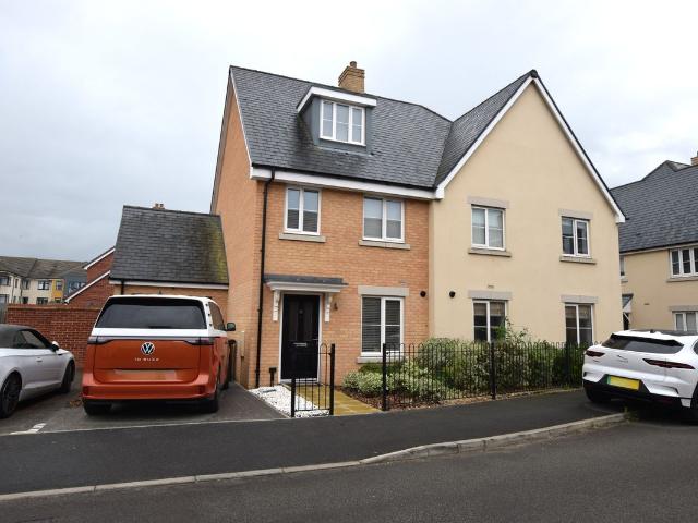 Parry Rise, Biggleswade SG18, 3 bed town house to rent, £1,800 pcm | PrimeLocation