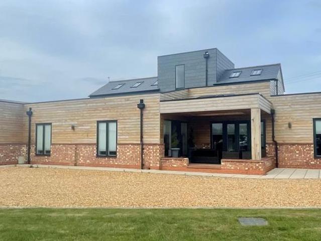 Parson Drove 5 bed barn conversion to rent £2,650 pcm £612 pw