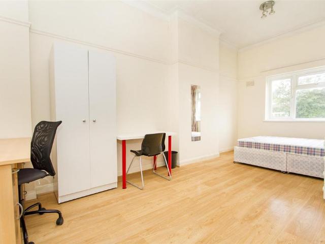 Parson Street, Hendon 5 bed apartment to rent £3,750 pcm £865 pw