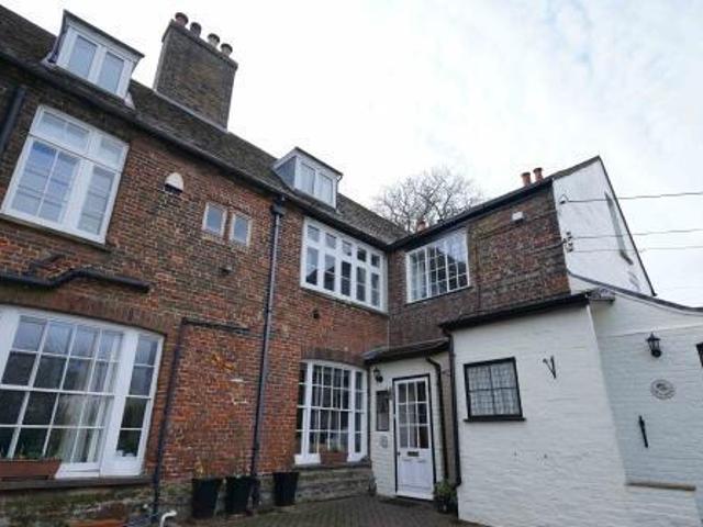 Parsonage Lane, Rochester, 2 Bedroom Apartment