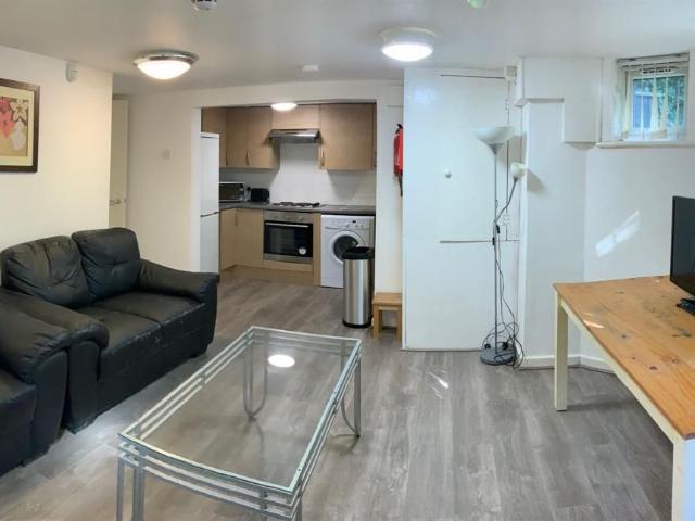 Parsonage Road, Manchester M20, 3 bed flat to rent, £1,820 pcm | PrimeLocation