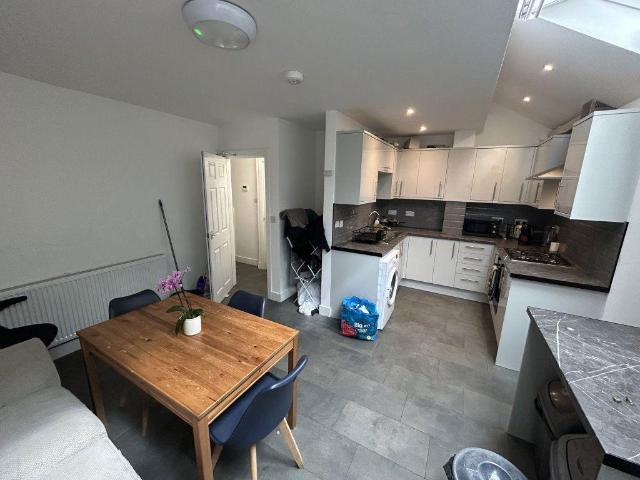 Parsons Place 5 bed house to rent £3,800 pcm £877 pw