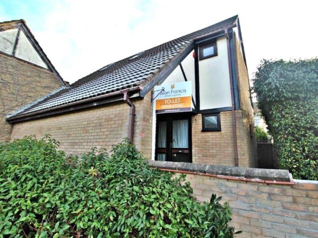 Pastern Place, Downs Barn, Milton. 3 bed detached house to rent £1,550 pcm £358 pw