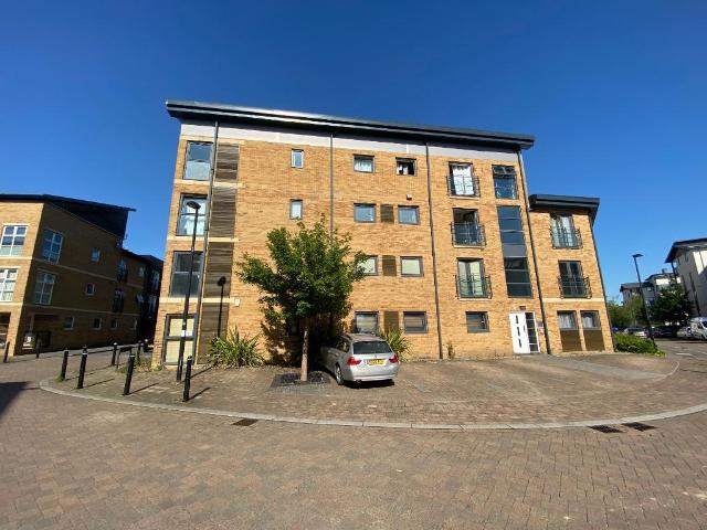 Pasteur Drive, Old Town, Swindon, SN1 2 bed flat to rent £1,000 pcm £231 pw