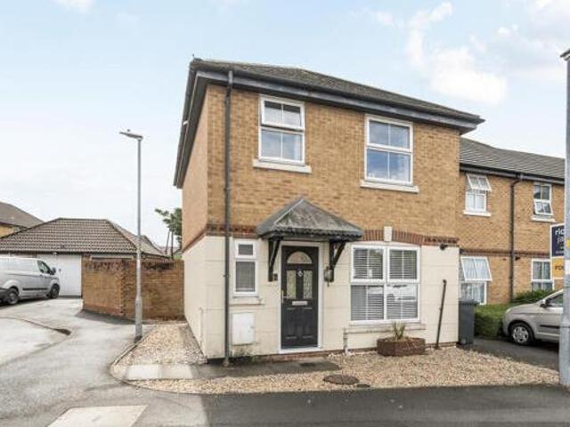 Pasture Close, Swindon, 3 Bedroom End