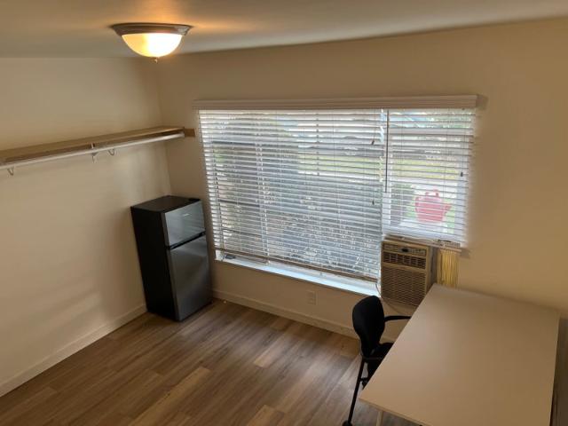 Pasadena Apt Share Room with Shared Bathroom