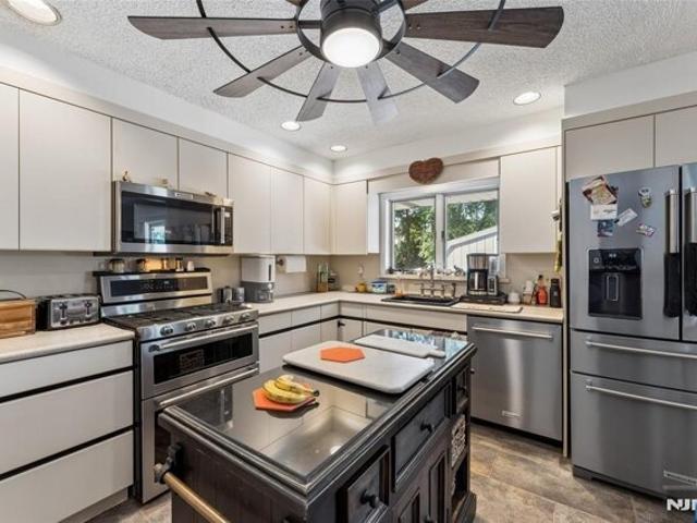Pasadena Ave, Hasbrouck Heights, Home For Sale
