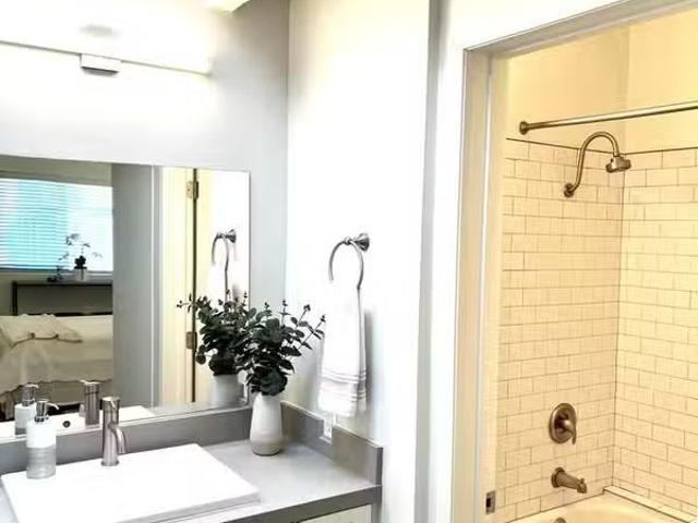Pasadena, CA Apartment $2,745.00 Available August 2024 12.