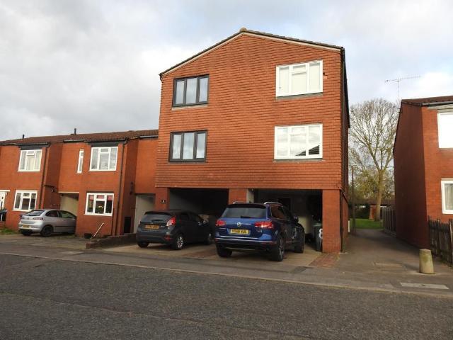 Pasfield Close, Waltham Abbey EN9, 4 bed terraced house to rent, £2,800 pcm | PrimeLocation