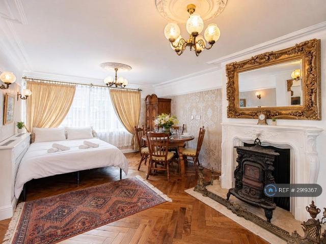 Passfield Walk, Havant, PO9 3 bed detached house to rent £1,900 pcm £438 pw