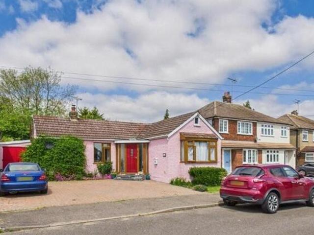 Passingham Avenue, Billericay, 3 Bedroom Detached