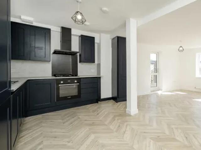 Passion 4. Pasta, 80 Queen's Crescent, Maitland Park, London, NW5 4EB, United Kingdom | 3 bed apartment for rent #114429120 | Rentberry
