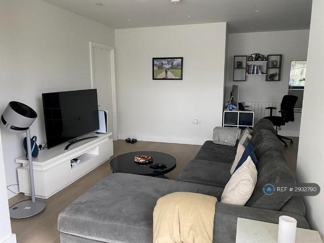 Patterson Tower, London, SE3 1 bed flat to rent £1,950 pcm £450 pw