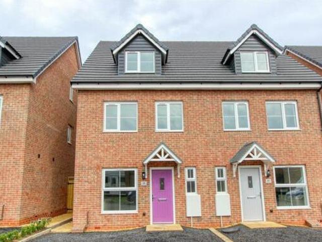 Pattison Street, Shuttlewood, 3 Bedroom Town
