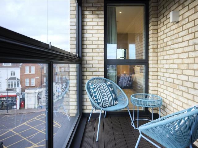 Patcham Terrace, London, SW8 1 bed flat to rent £3,750 pcm £865 pw