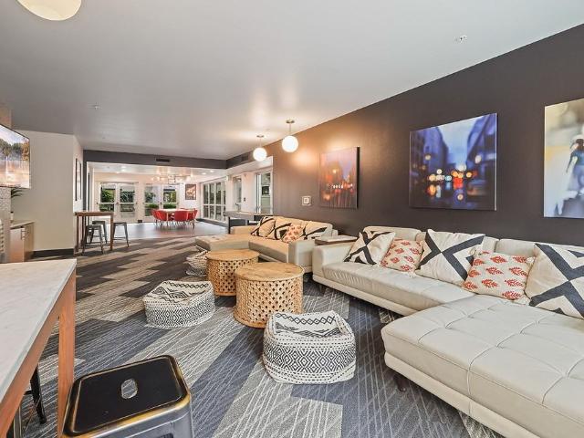 Patent 523 Studio Apartment for Rent at 523 Broadway E, Seattle, WA 98102 Broadway