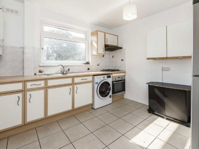 Pathfield Road, London SW16 4 bed flat to rent £2,500 pcm £577 pw